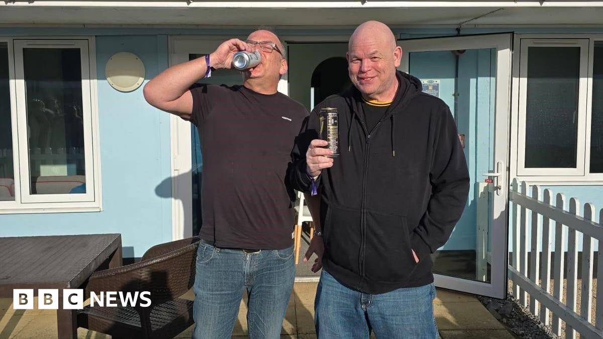 Mates to take part in Benidorm Bangers rally in memory of friend - BBC News