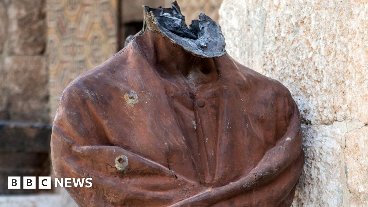 Museum of Lost Objects: The unacceptable poet - BBC News