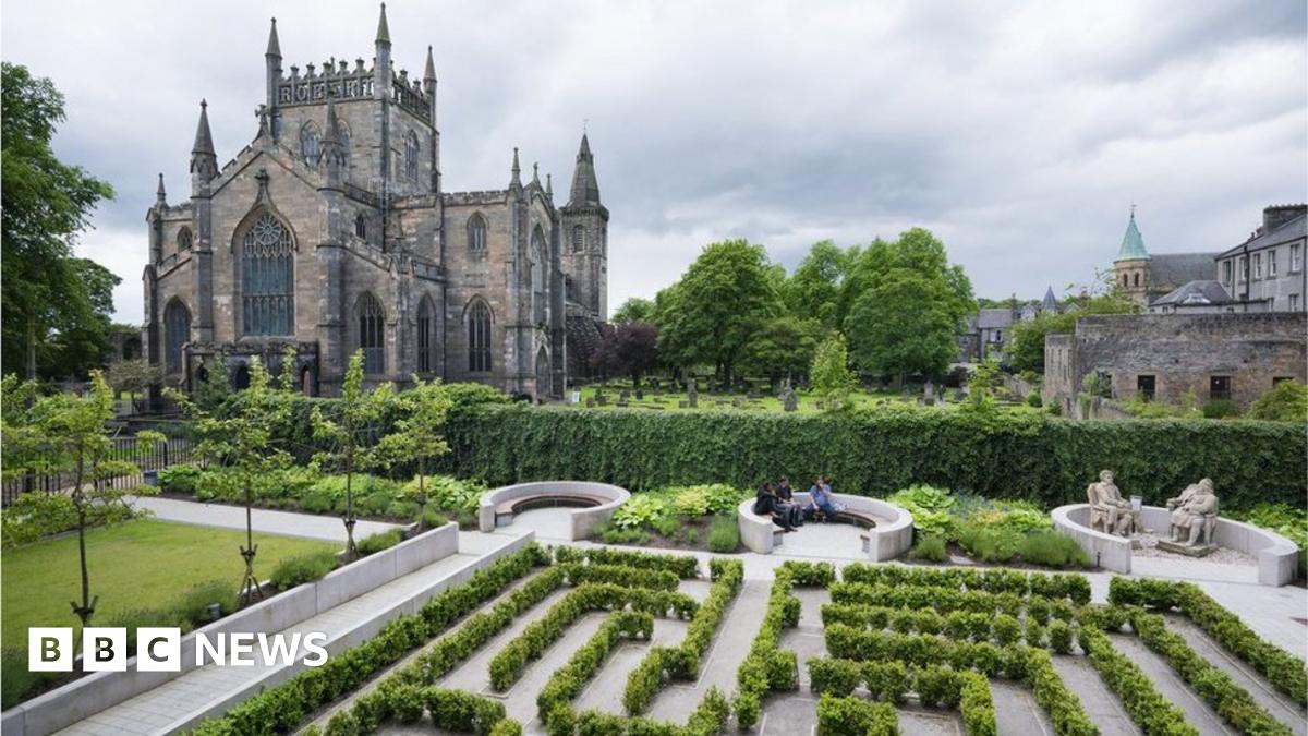 Dunfermline to become Scotland's eighth city - BBC News