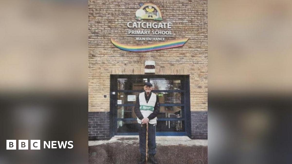 County Durham RAF Veteran walking 95 laps of school field - BBC News