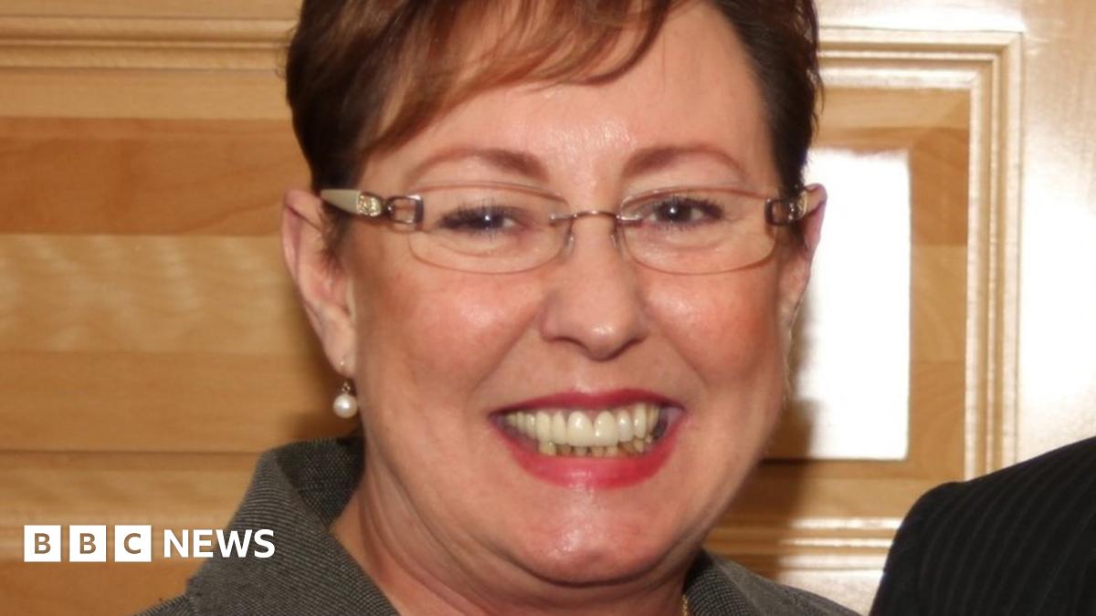 Brenda Cannell: Douglas MHK steps down after 19 years - BBC News