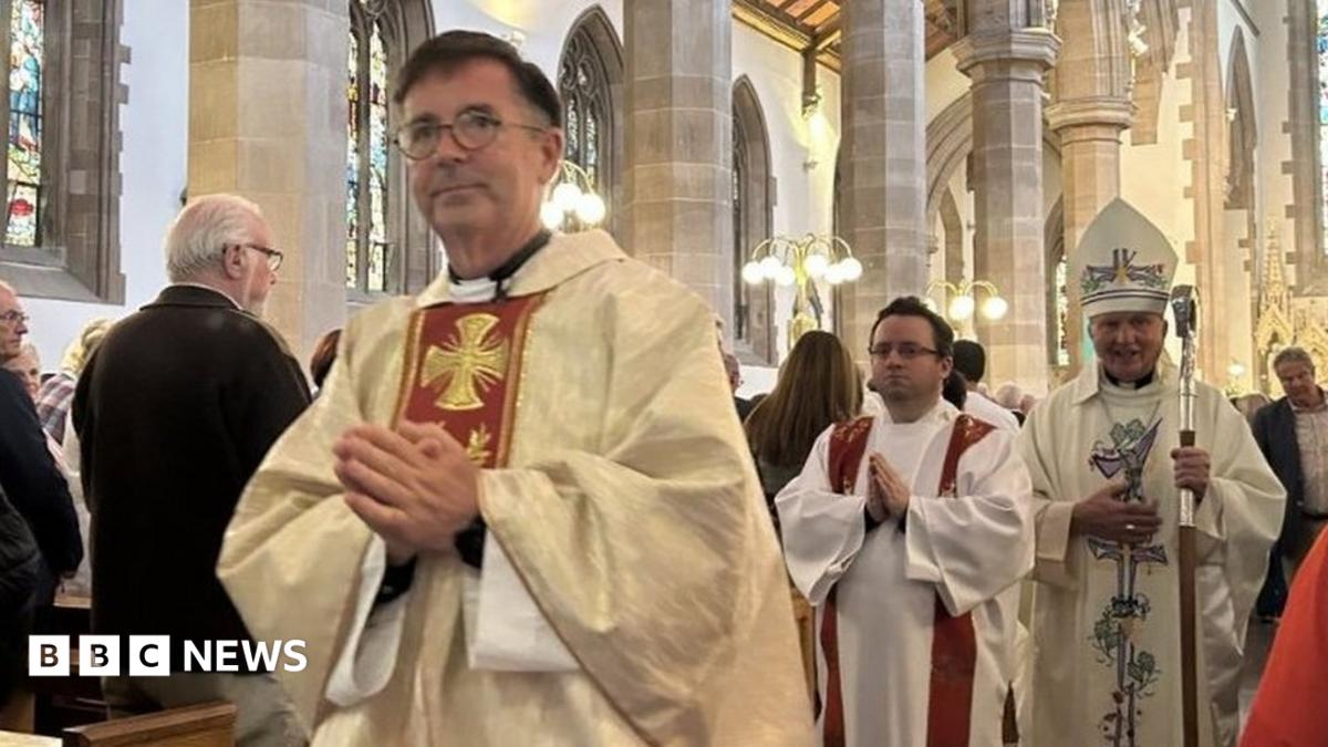 Shaun Doherty: Former broadcaster ordained as priest - BBC News