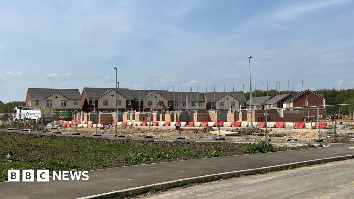 JCB 'driven into' seven new-build Darlington homes - BBC News