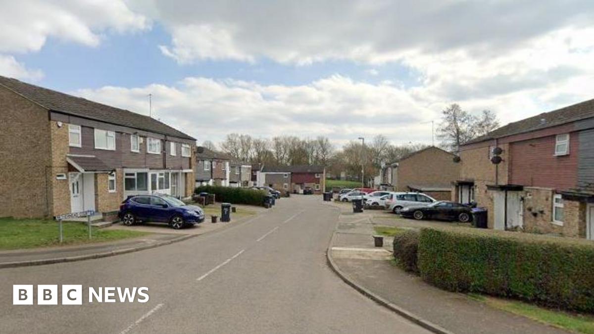 Five people arrested in morning drugs raid in Northampton - BBC News