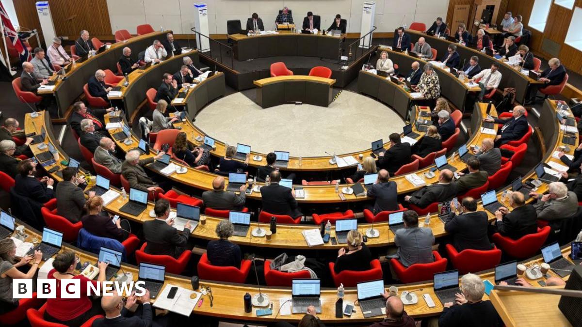 Big name Cornwall councillors due to stand down at election - BBC News