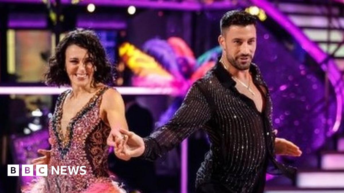 Amanda Abbington: Actress withdraws from Strictly - BBC News