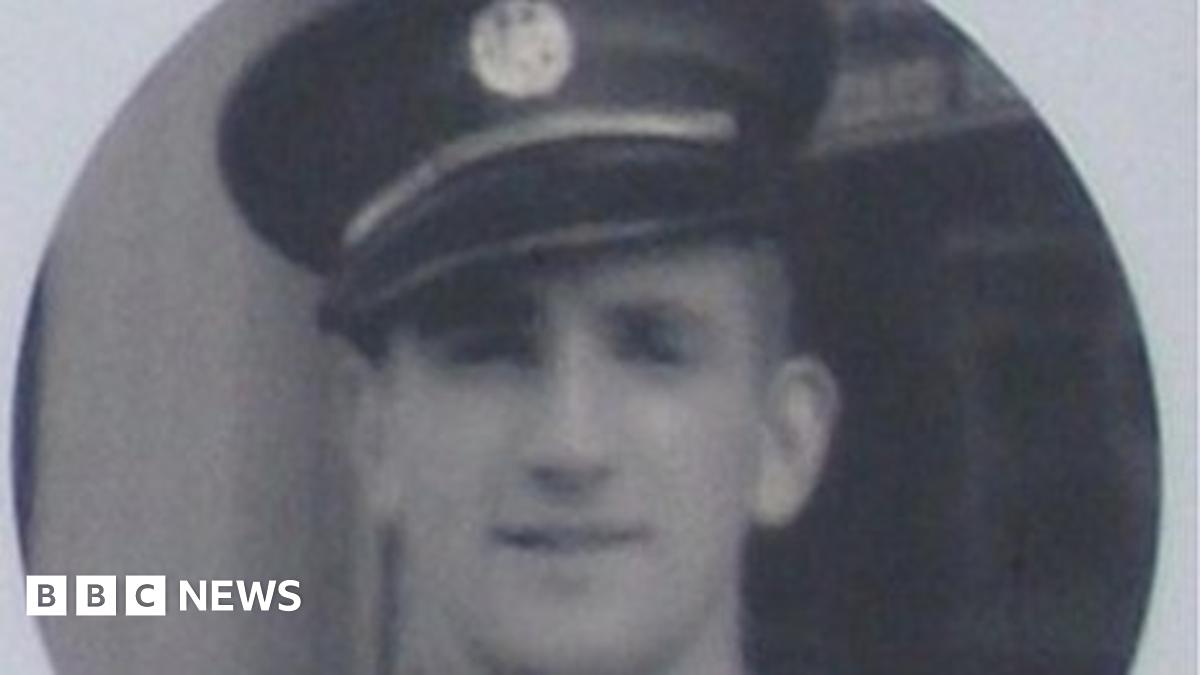 MoD to dedicate headstone to Bridgend WW2 RAF airman - BBC News