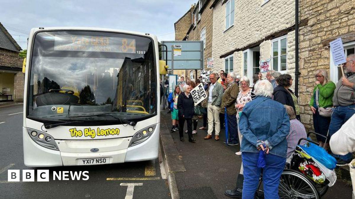 Yate to Wootton-under-Edge bus returns after year-long campaign - BBC News