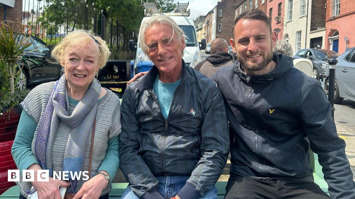 Paul Weller's version of Eamon Friel song 'the ultimate tribute' - BBC News