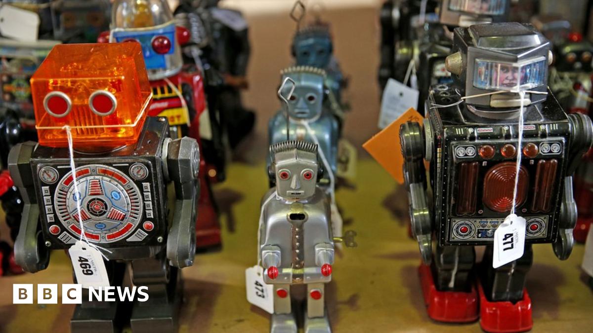 Toy robot collection could fetch £40,000 at Teesside auction - BBC News