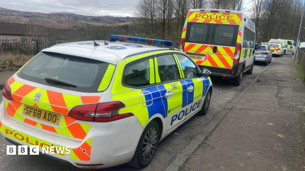 Man, 37, dies after shooting in Greenock - BBC News