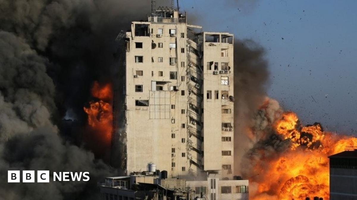 Israel-Gaza: Fears of war as violence escalates - BBC News