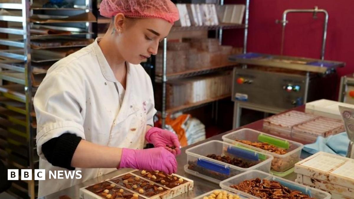 Cocoa price rises could mean chocolate 'shrinkflation' - BBC News