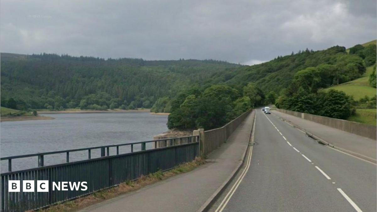 Motorcyclist taken to hospital after Peak District Snake Pass crash ...