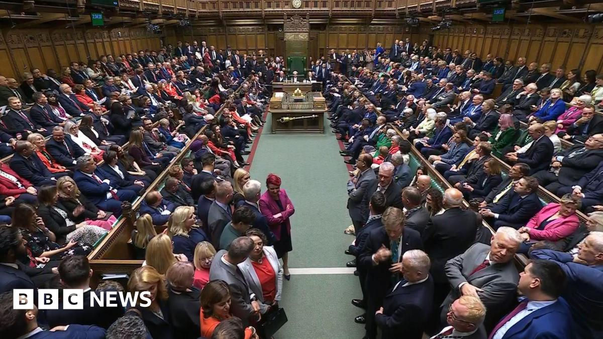 All six of Cornwall's new MPs swear oaths in Cornish - BBC News