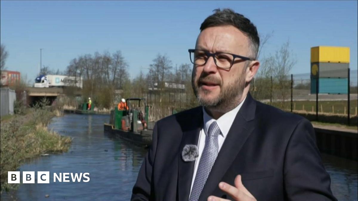 'We can't let Walsall Canal cyanide spill happen again' - BBC News
