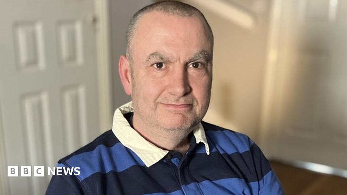 Autistic people held back by job interview questions - report - BBC News