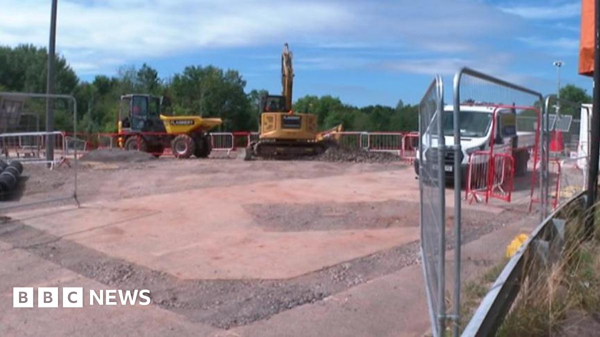 Three year M4 bridge closure leaving businesses 'cut off' - BBC News