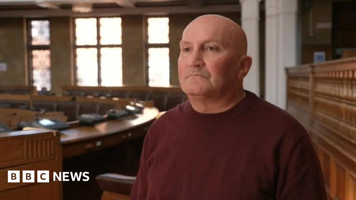 Nuneaton council leader rules out cuts to regeneration funding - BBC News