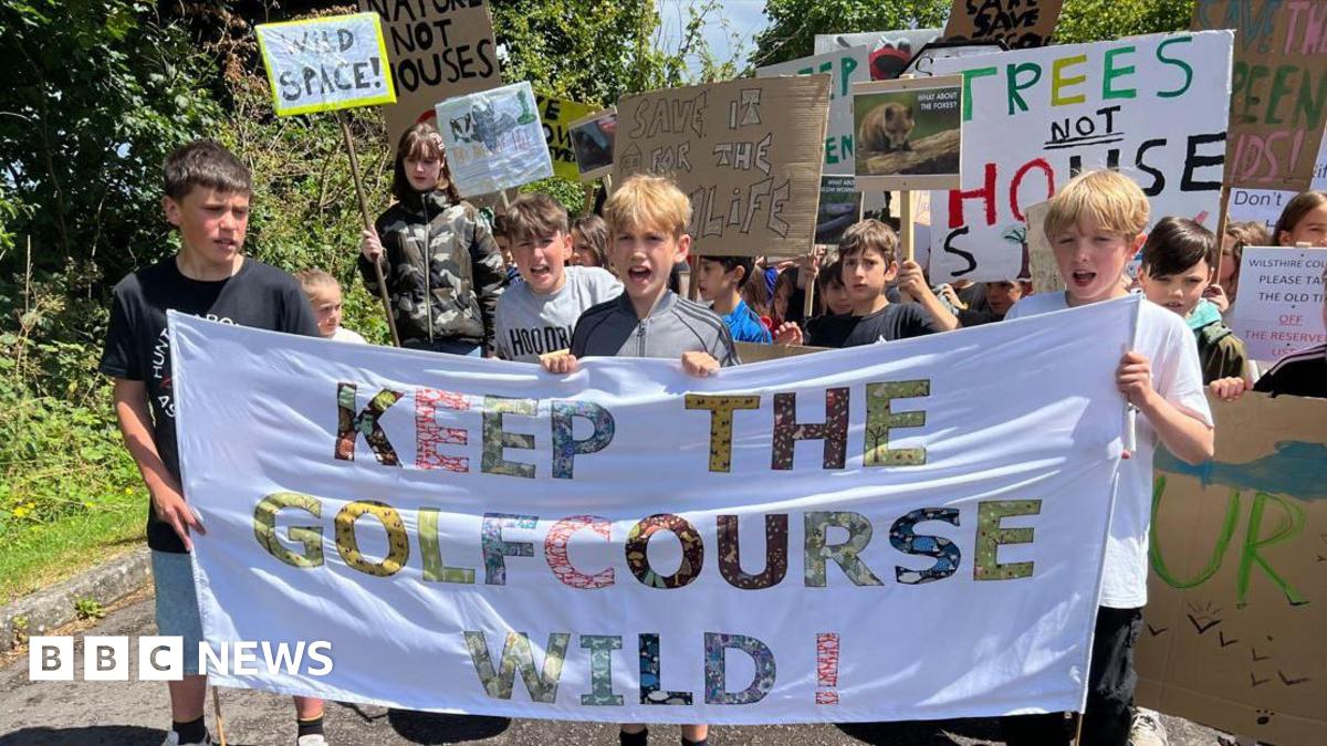 Bradford-on-Avon children's protest to protect former golf course - BBC ...