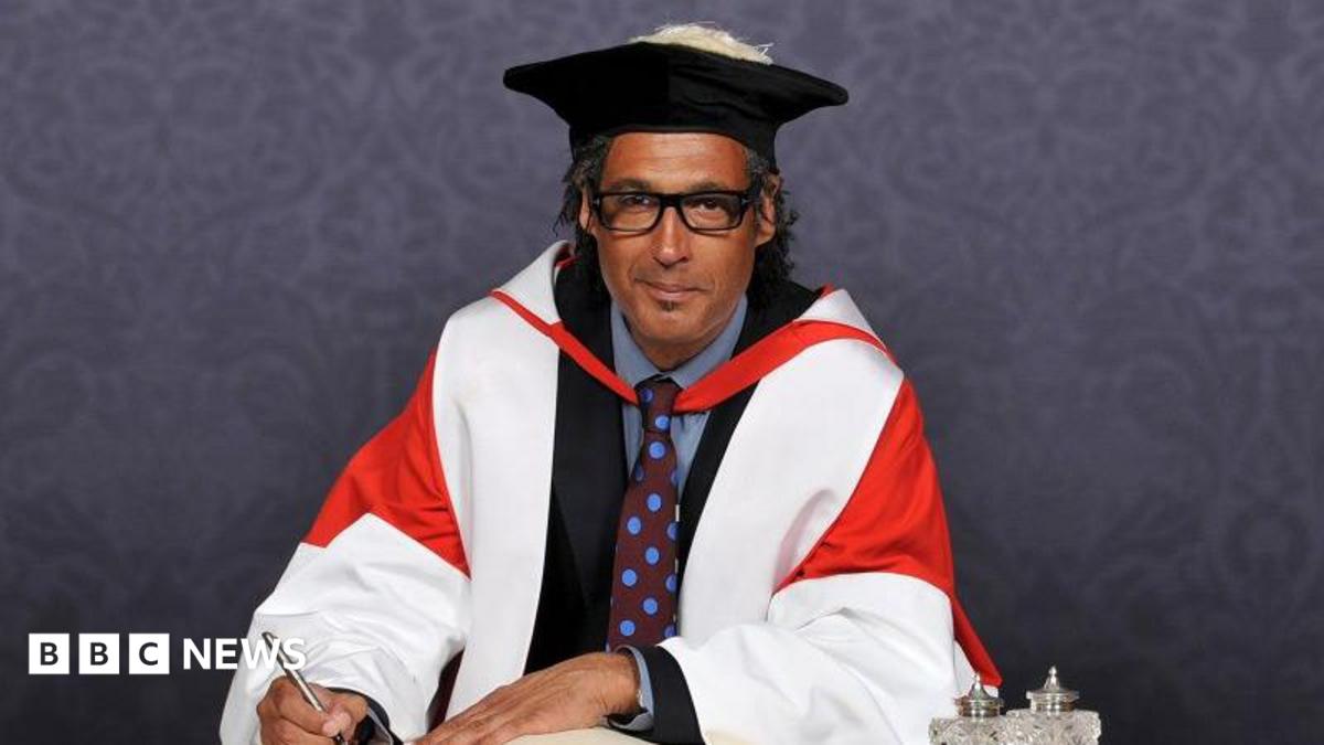 David Olusoga receives Newcastle University honorary degree - BBC News
