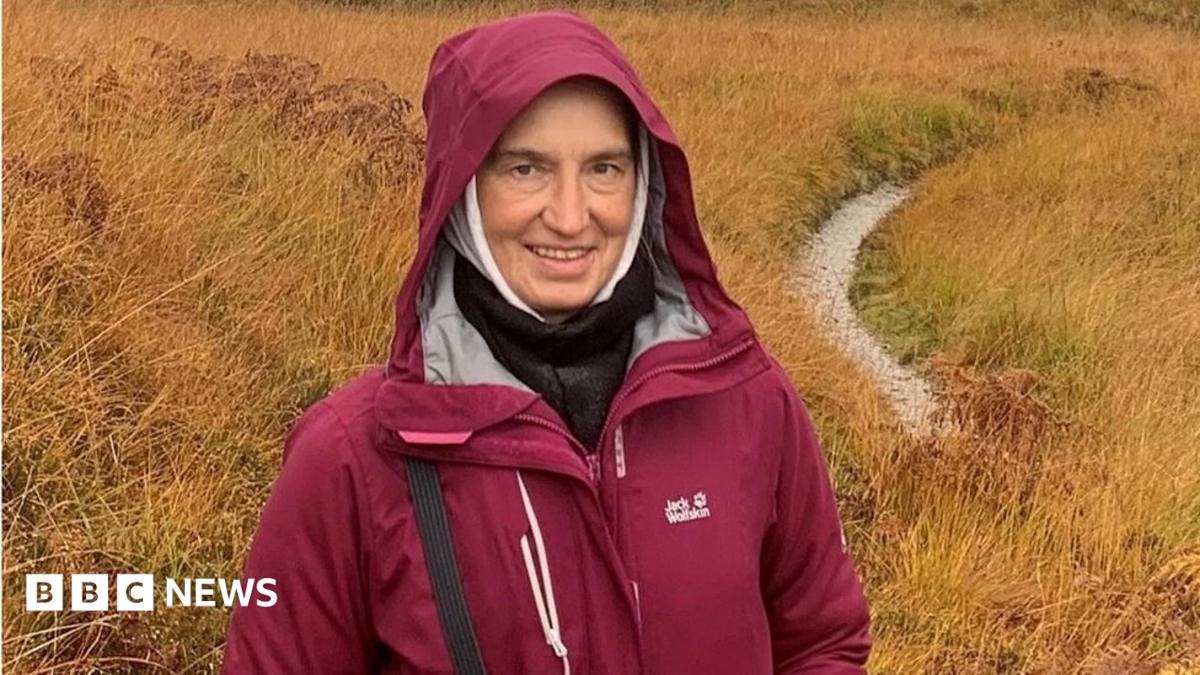 Conwy: Body found in search for missing walker - BBC News