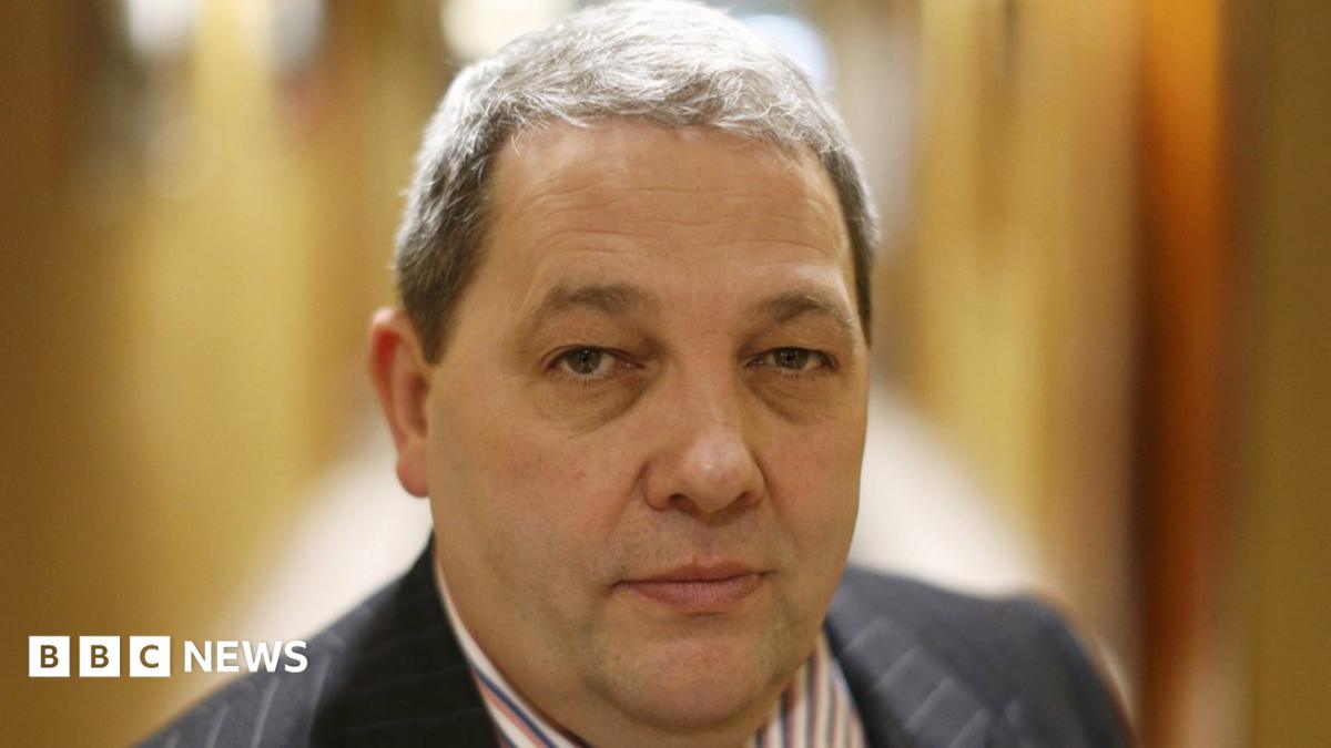 Scottish UKIP MEP David Coburn 'sad' at Farage resignation - BBC News