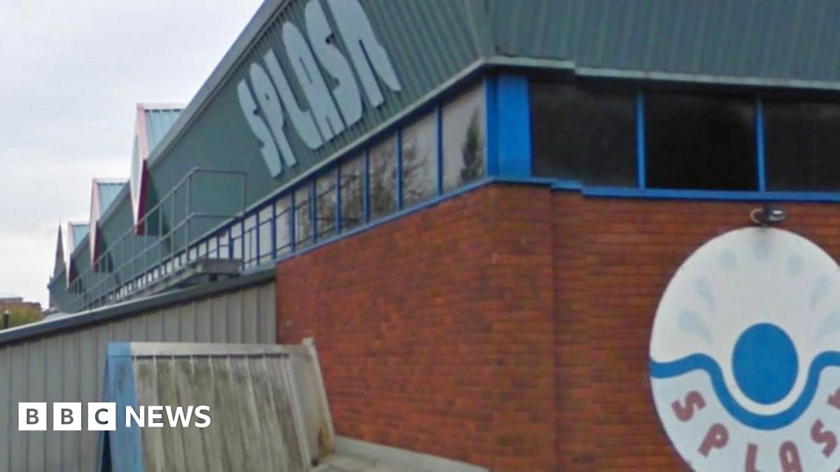 Jury retires in Rushden Splash pool manslaughter trial - BBC News