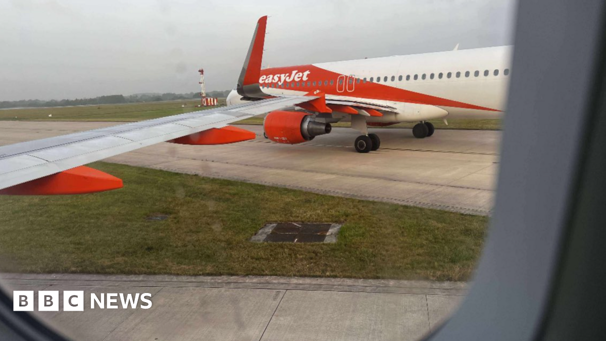 EasyJet planes clip wings in Manchester Airport collision - BBC News