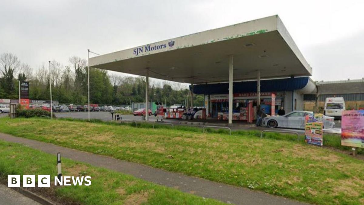 New homes proposed for former car dealership site in Duston - BBC News