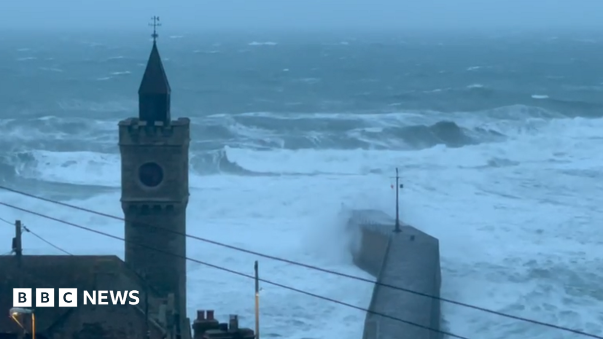 Devon and Cornwall: Amber warning as Storm Isha sweeps in - BBC News