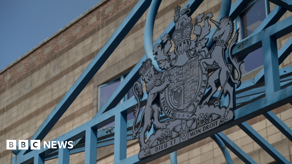 Wolverhampton murder trial shown hospital footage of victim, 94 - BBC News