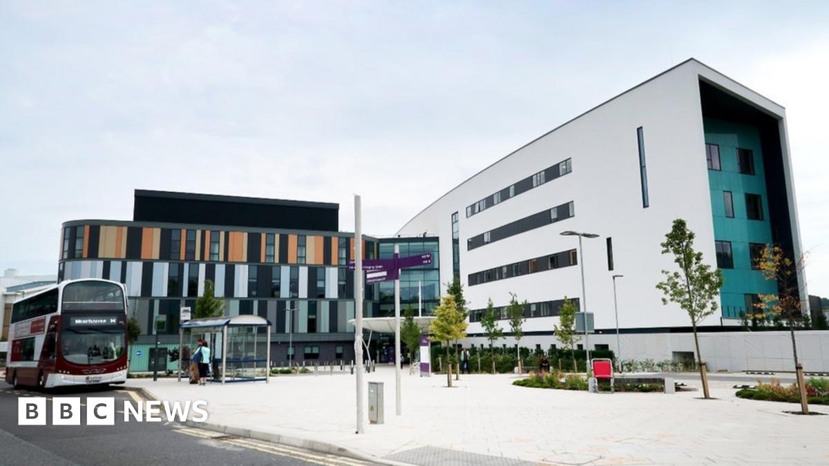 New opening date for Edinburgh's children's hospital - BBC News