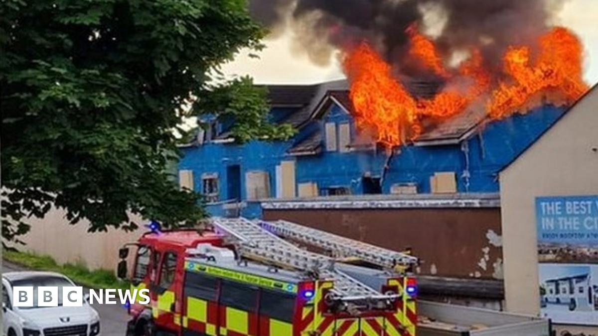 Londonderry: Fire at Dunfield Terrace housing development in Waterside ...