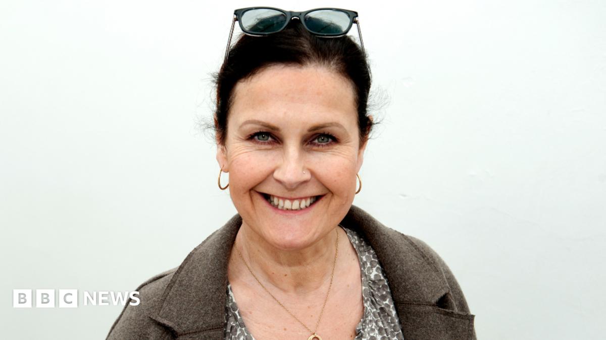 Alison Moyet: Singer graduates with degree in fine art printmaking aged ...