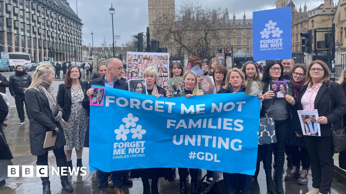 Government says no extra restrictions on new drivers - BBC News