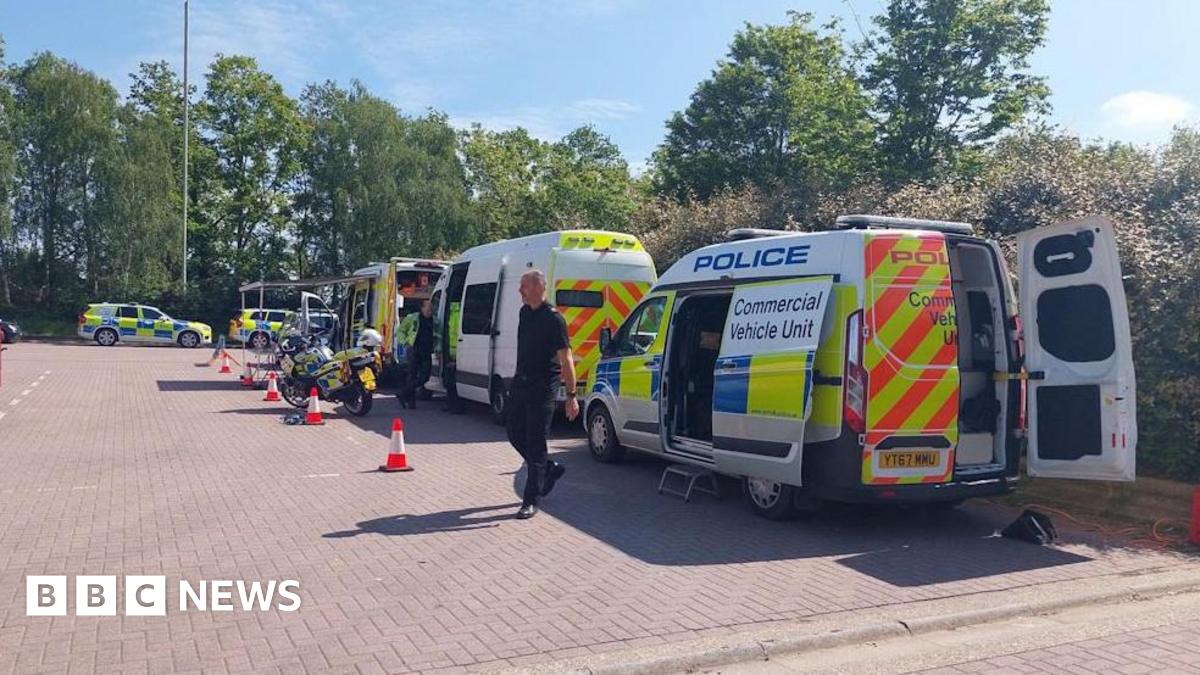 Police carry out spot checks to ensure HGV safety - BBC News