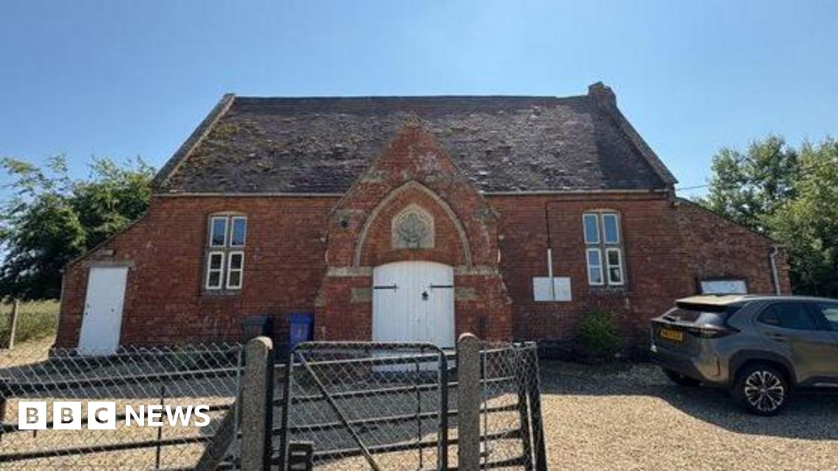 Lottery grant of £20,000 to help Wappenham Village Hall repairs - BBC News