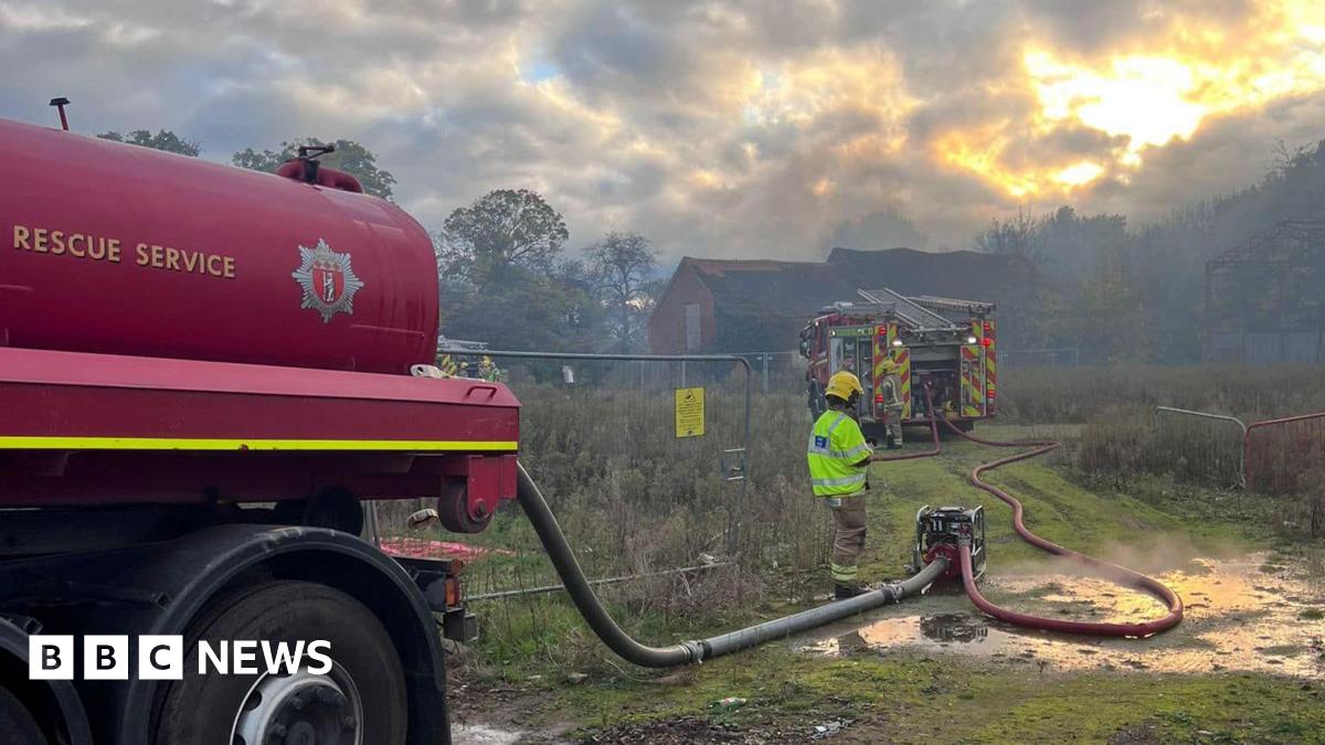 Grade II listed farmhouse badly damaged in Warwick fire - BBC News