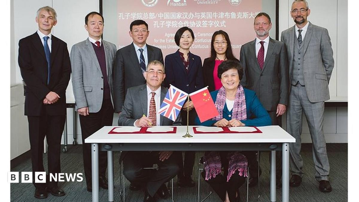 New Chinese education centre opens at Oxford Brookes University - BBC News