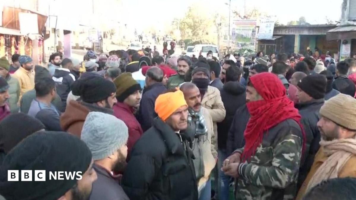 Rajouri: Tension in Kashmir after five killed - BBC News