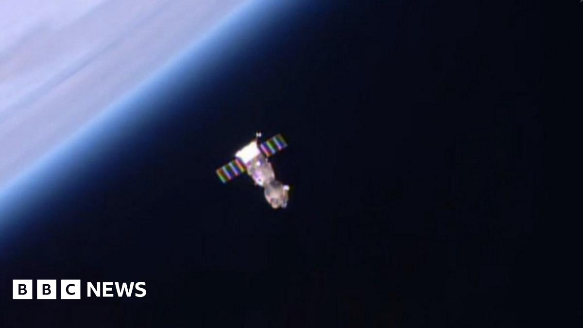 Tim Peake capsule close to landing - BBC News