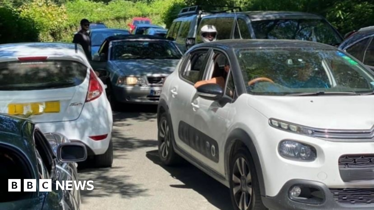Bad parking at Llyn Tegid could see drivers fined and cars seized - BBC ...