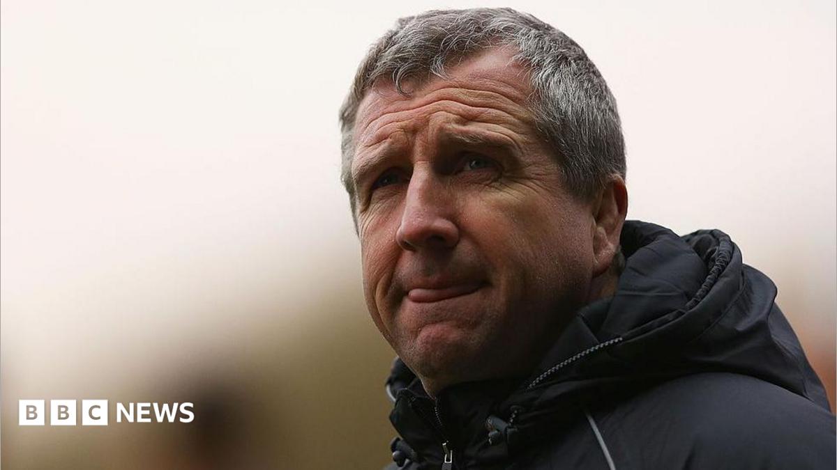 Rugby coach Lyn Jones criticised for 'playing like women' comment - BBC ...