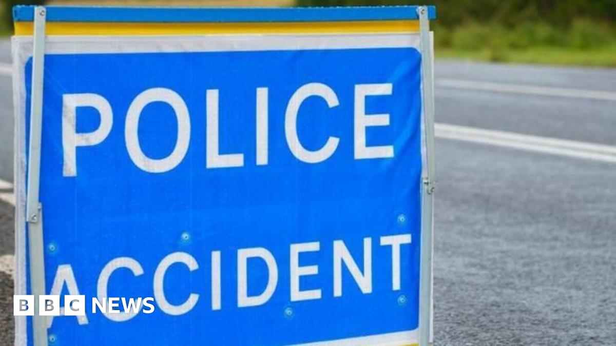 Driver dies in hospital three days after A77 crash near Monkton - BBC News