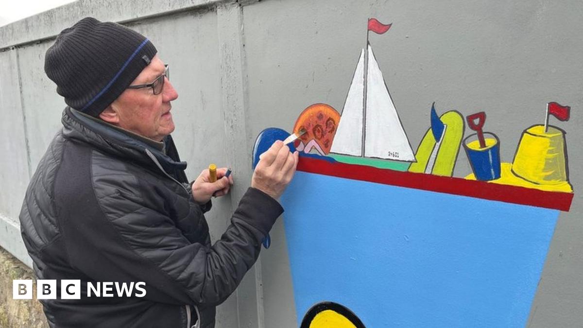 The man tackling graffiti by creating murals - BBC News