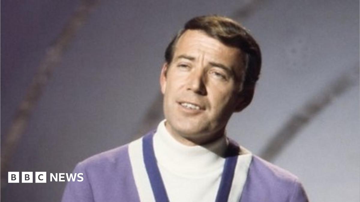 In pictures: Val Doonican - BBC News