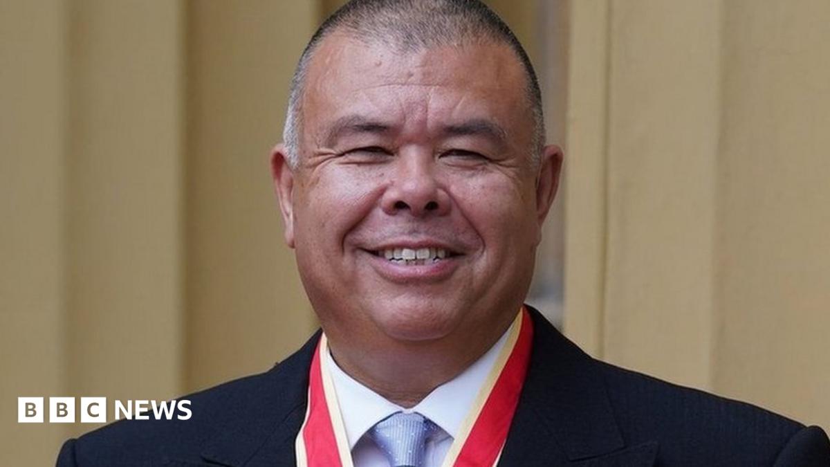 Prof Sir Jonathan Van-Tam joins Parkrun charity - BBC News