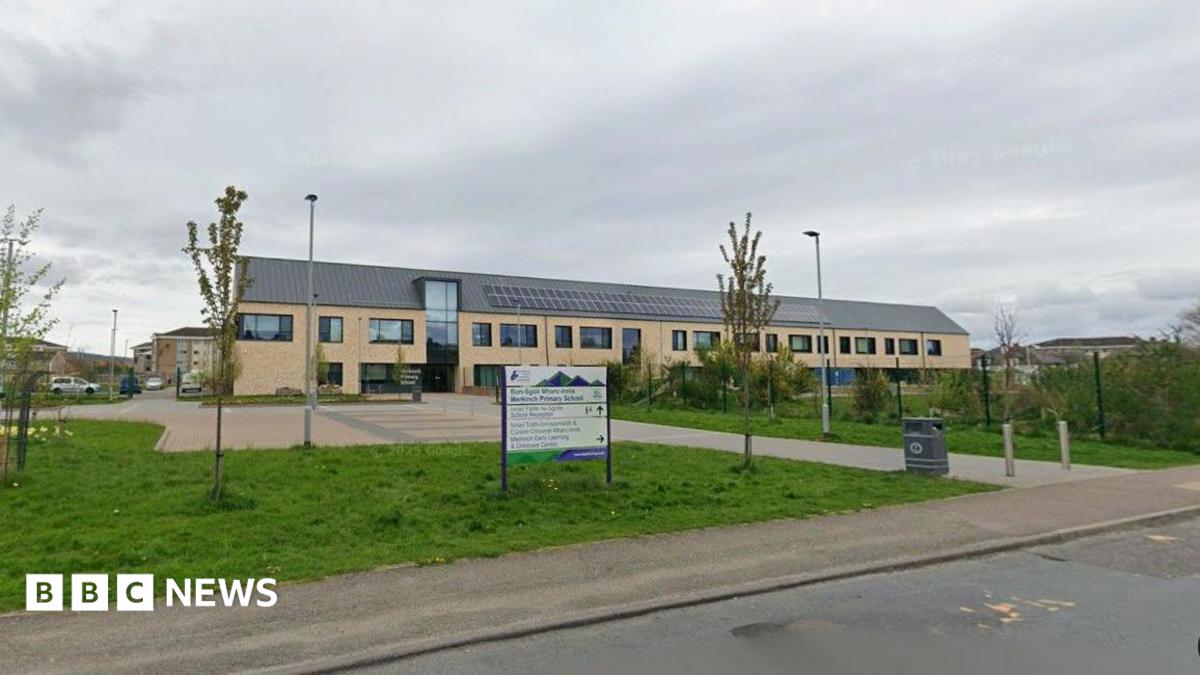 Inverness' Merkinch Primary School evacuated after pipe bursts - BBC News