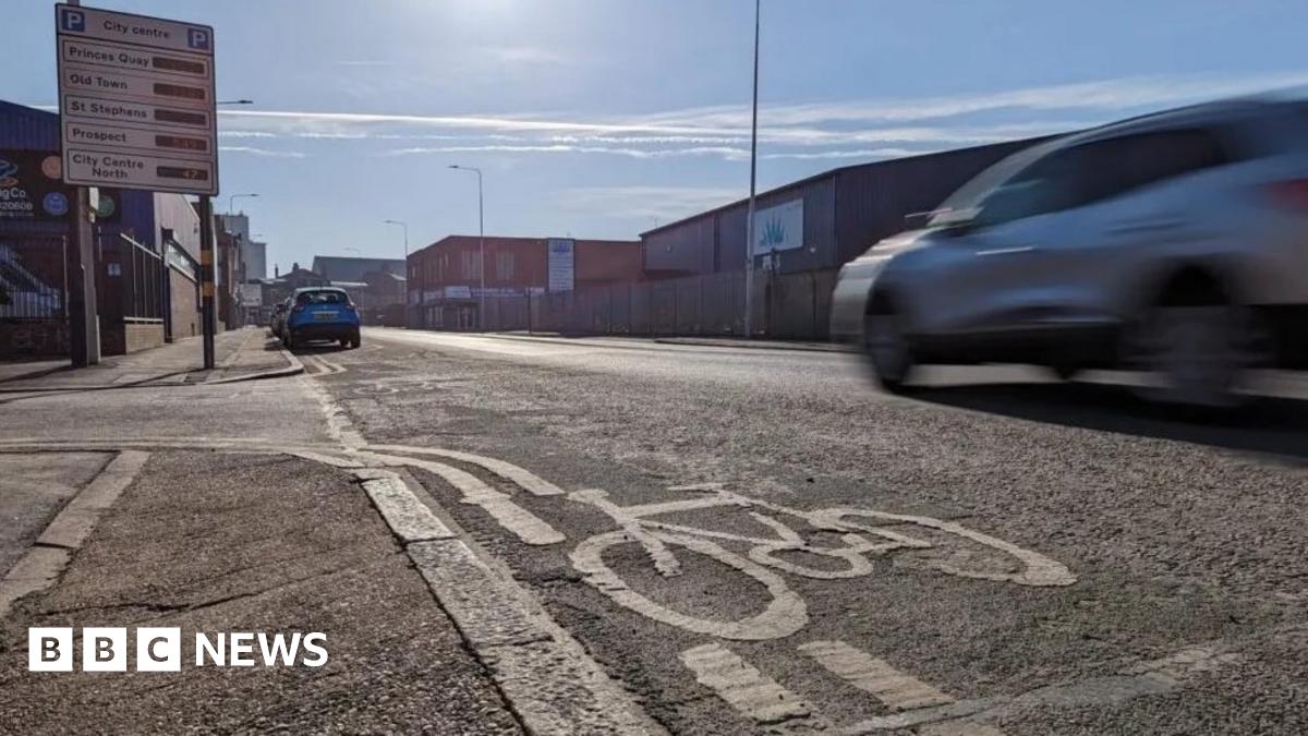 Hull City Council seeks views on off-road cycle path schemes - BBC News